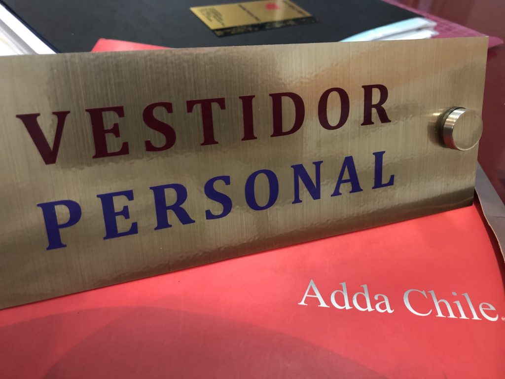 Letrero Dorado | Letreros para Puertas de Oficinas y Empresas.
