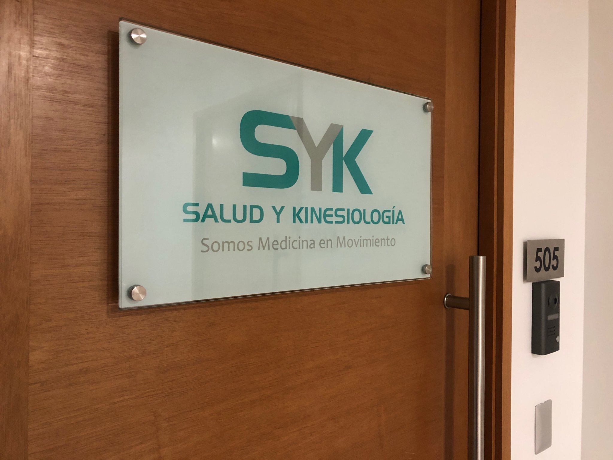 Letrero para Clínicas. | Letreros para Puertas de Oficinas y Empresas.